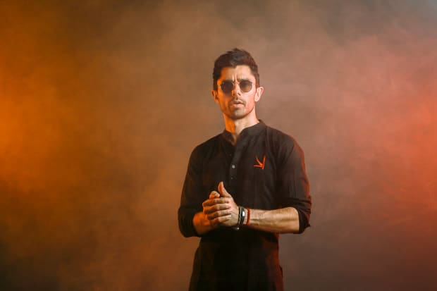 Kolaborasi Free Fire x KSHMR: Ada Karakter, Emote, dan Kostum Baru!